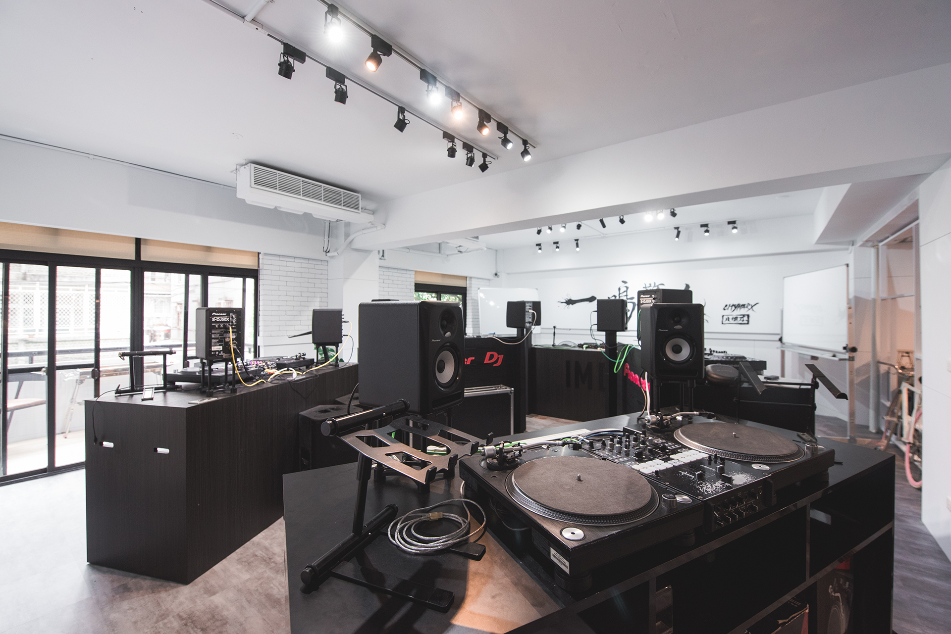 IMDJ DJSchool – 旗下品牌：IMDJ /台灣PioneerDJ特約經銷商與DJ教室/ PUR 娛樂音樂品牌